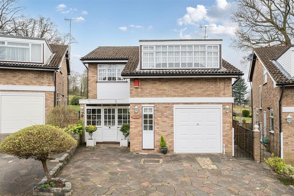 Risingholme Close, Bushey WD23 4 bed detached house for sale - £825,000
