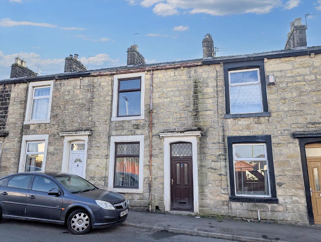 Henthorn Road, Clitheroe, Lancashire... 2 bed terraced house - £100,000
