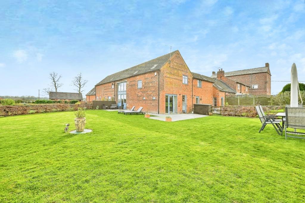 High Offley, Staffordshire ST20 3 bed terraced house for sale - £475,000