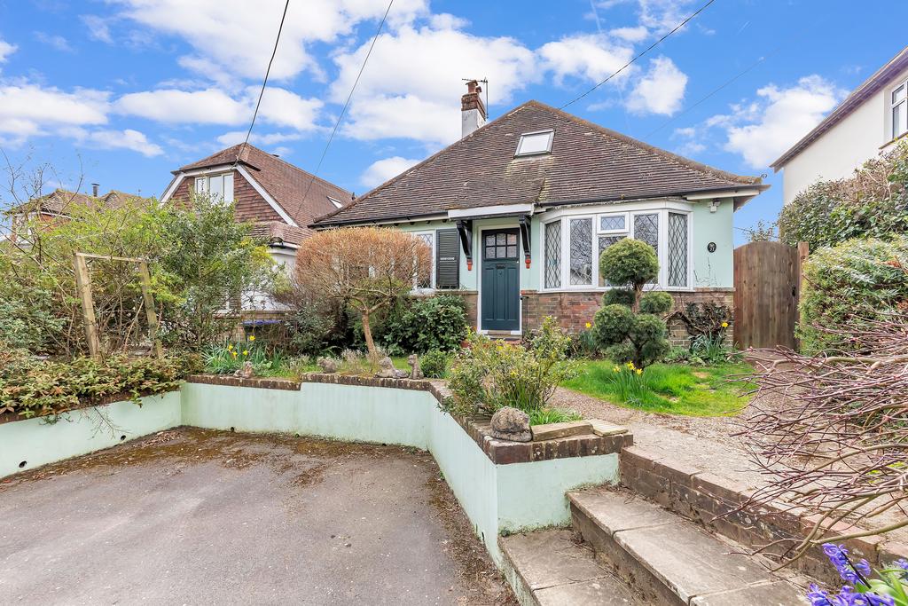 East Gardens, Ditchling, Sussex, BN6 8ST 4 bed chalet - £775,000