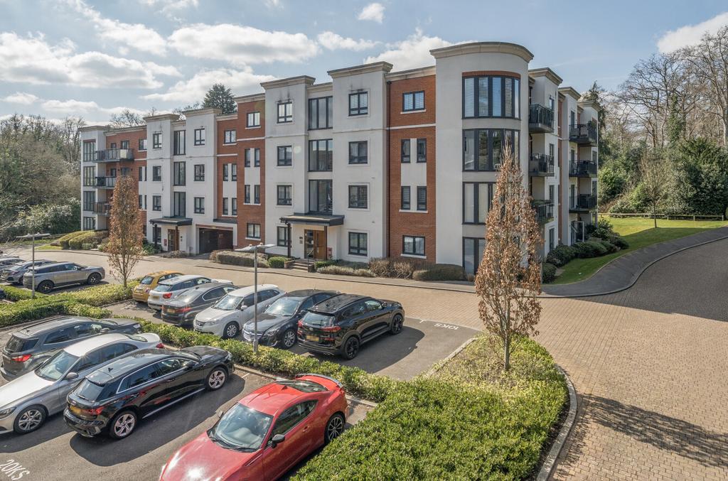 London Road, Bracknell RG42 2 bed apartment for sale - £325,000