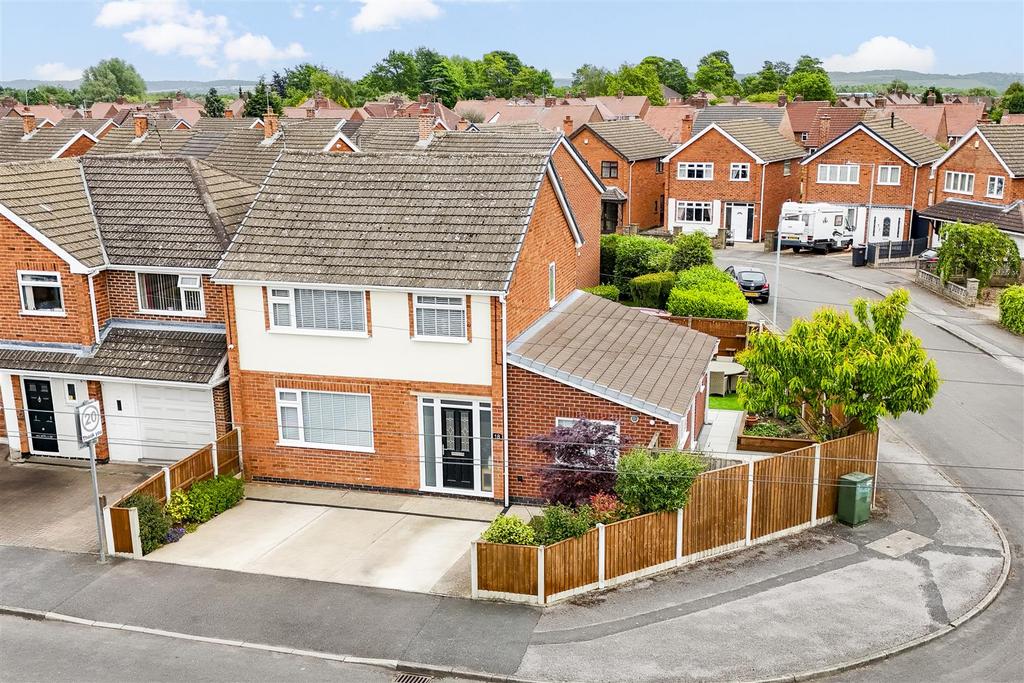 Edgewood Drive, Hucknall NG15 3 bed detached house - £280,000