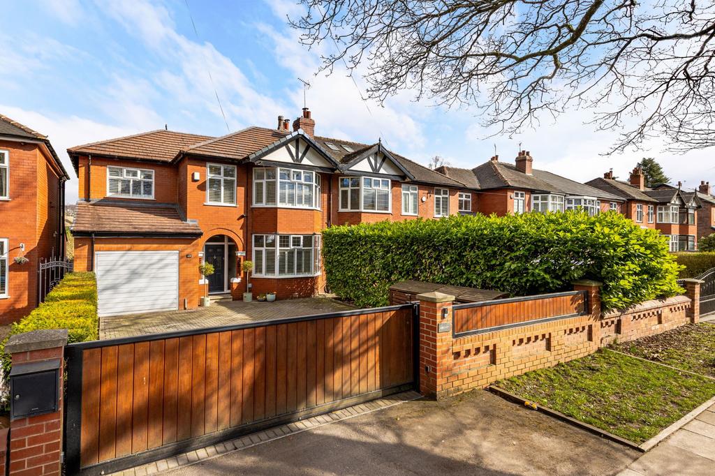 Walkden Road, Manchester M28 4 bed semi-detached house for sale - £600,000