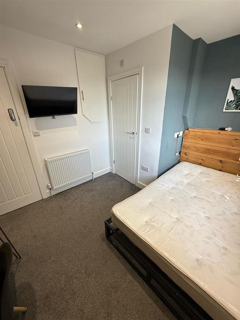 Dean Street, Coventry 1 bed in a house share to rent - £595 pcm (£137 pw)