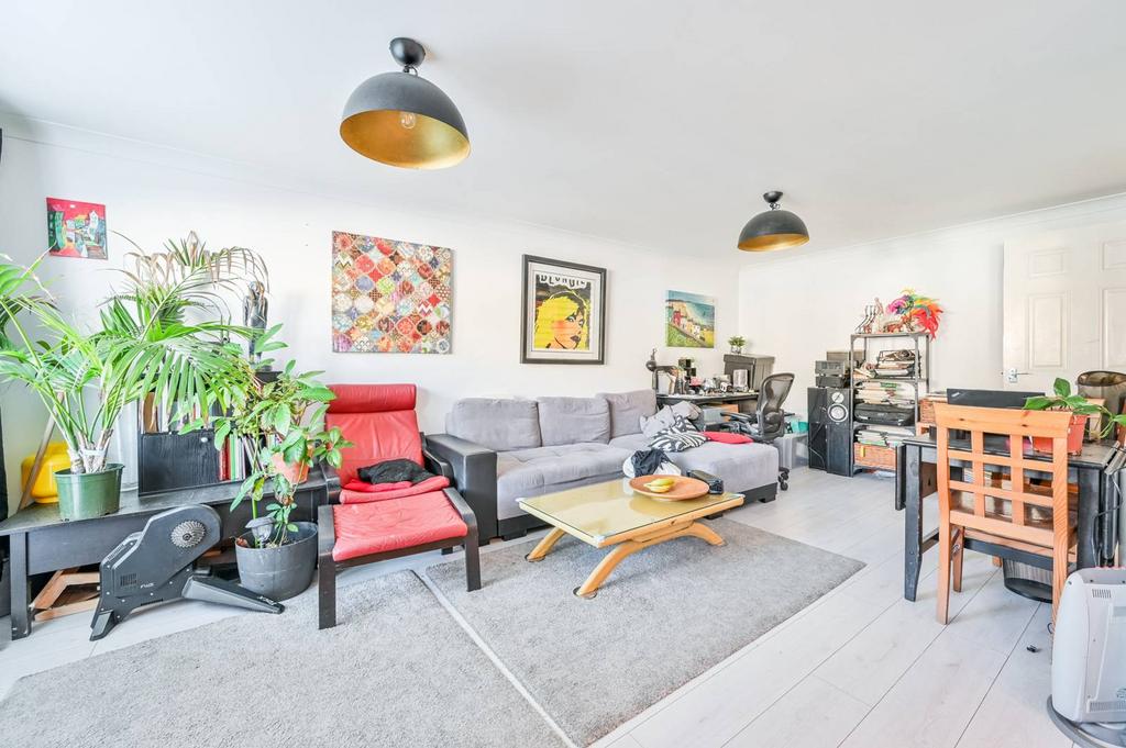 Johnson Lock Court, Candle Street... 2 bed flat - £450,000