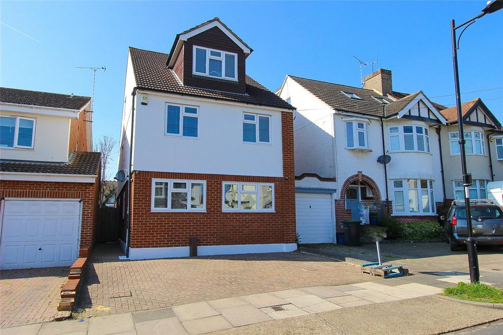 Kingswood Chase, Leigh-on-Sea, Essex... 4 bed detached house - £700,000