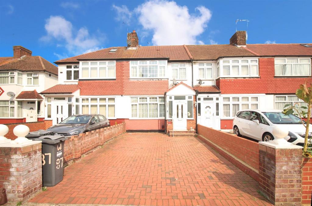 Wentworth Road, Southall UB2 3 bed terraced house - £2,500 pcm (£577 pw)