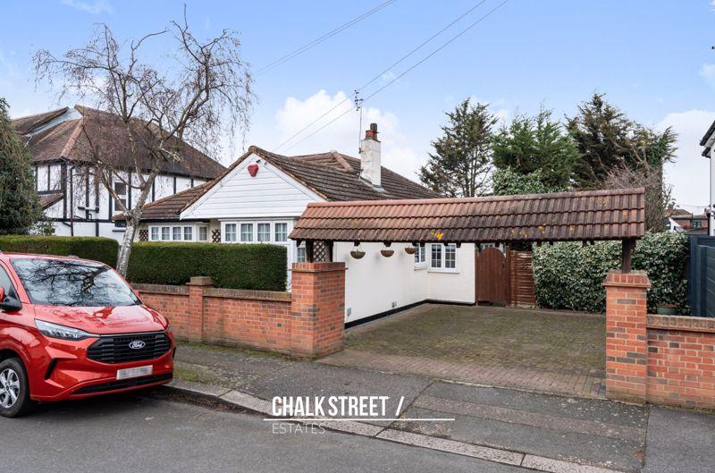 Stanley Road, Hornchurch, RM12 3 bed detached bungalow - £650,000
