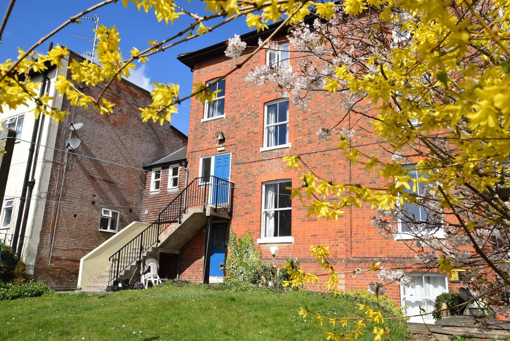 Castle Crescent, Reading, RG1 1 bed apartment to rent - £1,100 pcm (£ ...