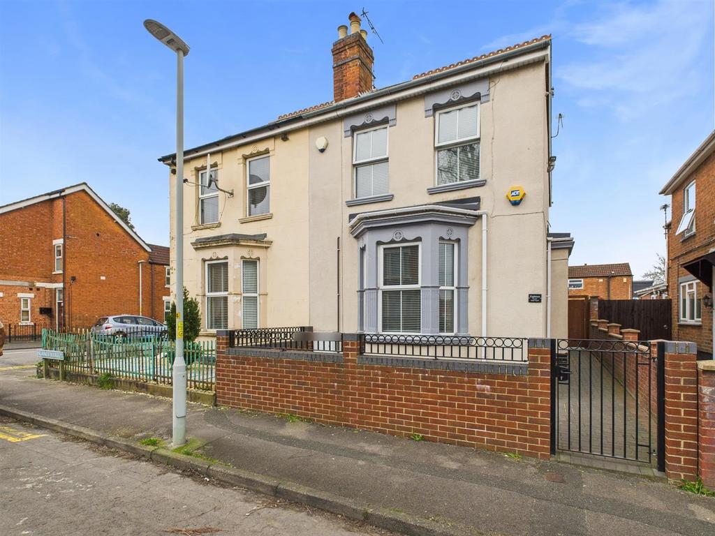 Slaney Street, Gloucester 3 bed semi-detached house - £260,000