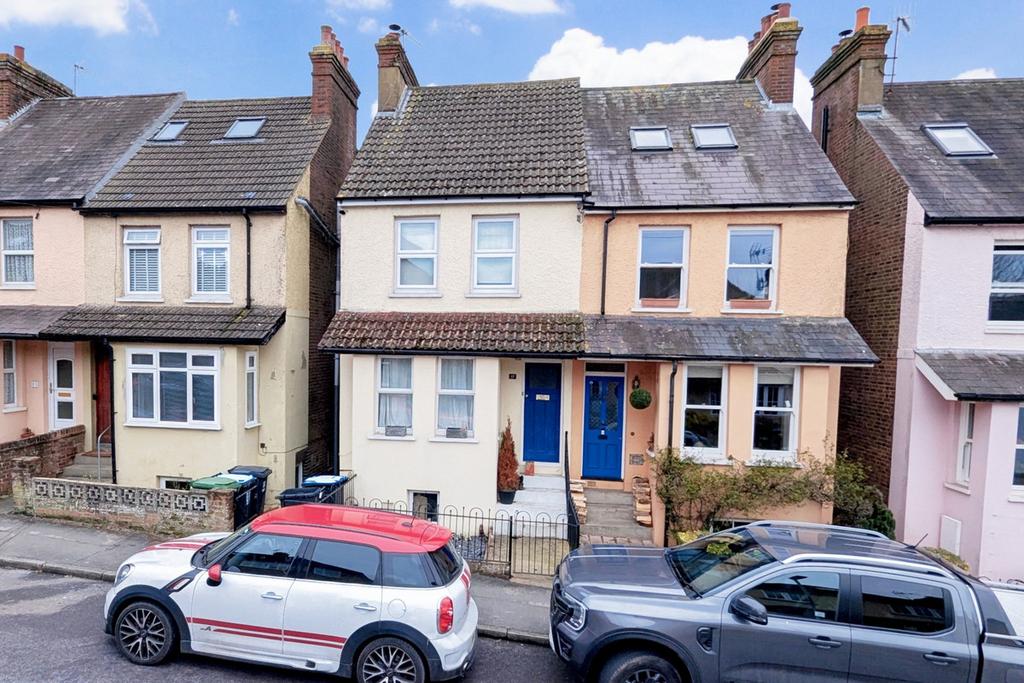 Cowper Road, Boxmoor, HP1 3 bed semi-detached house for sale - £450,000