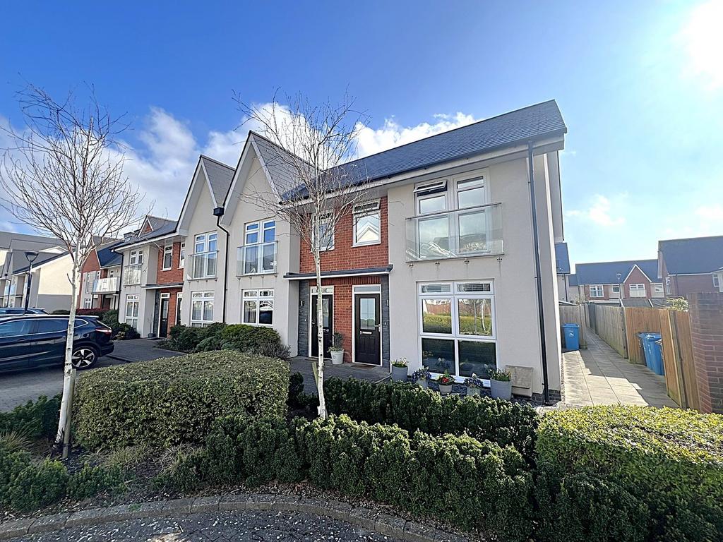 Adams Close, Hamworthy, POOLE, BH15 3 bed end of terrace house for sale ...