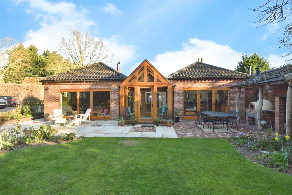Chelmondiston, Ipswich, Suffolk, IP9 4 bed bungalow for sale - £700,000