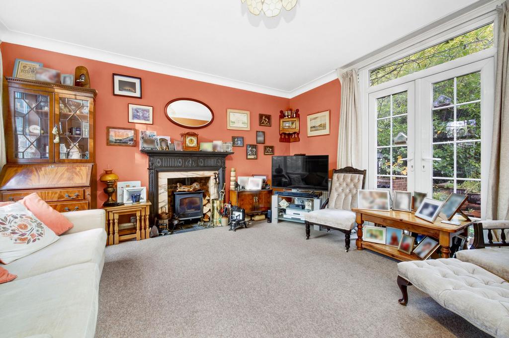 Southill Lane, Pinner, HA5 5 bed detached house for sale - £945,000