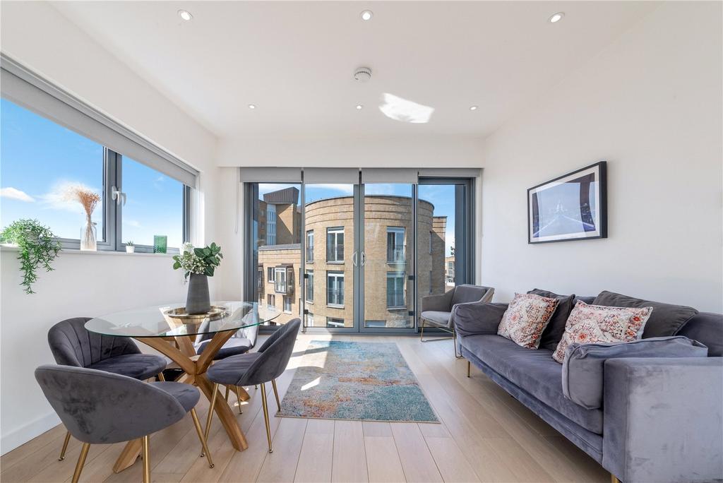 Three Colt Street, London, E14 2 bed apartment - £2,750 pcm (£635 pw)