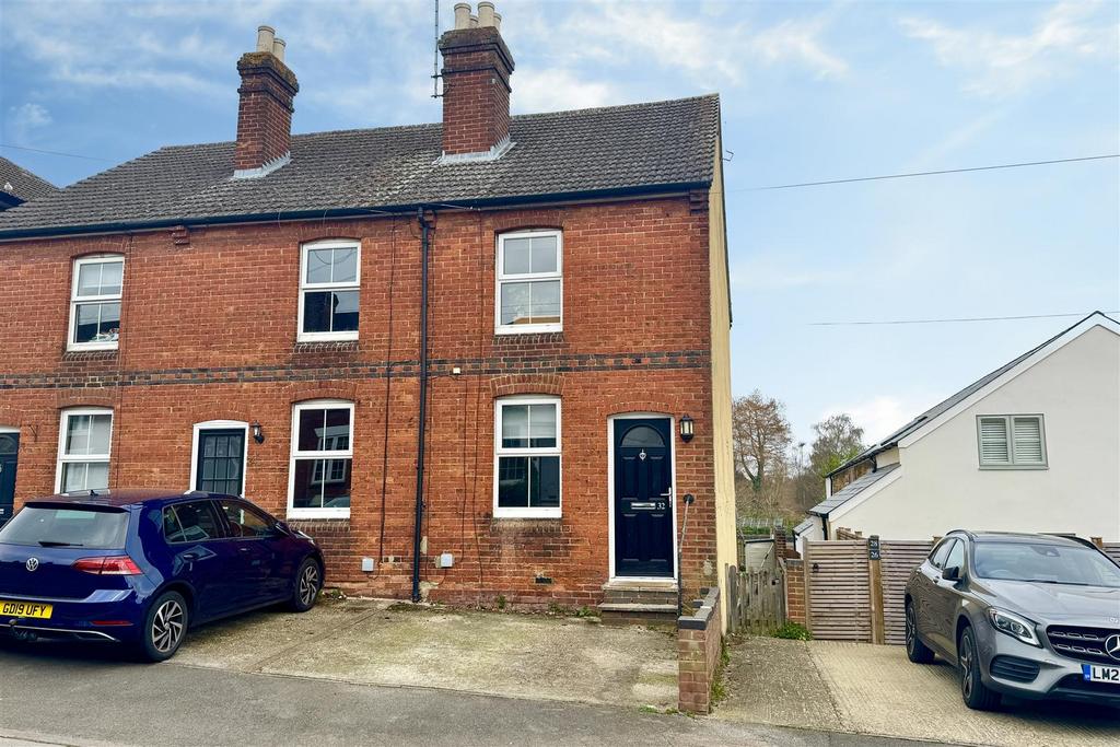 Farncombe 3 bed end of terrace house for sale - £400,000