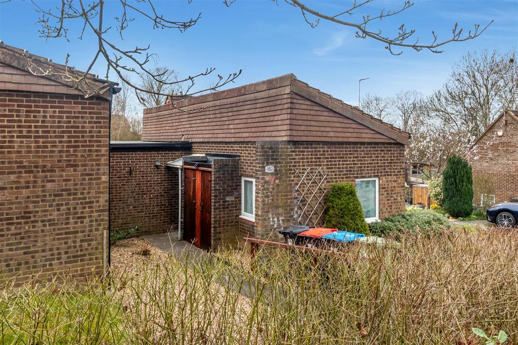 Arncliffe Drive, Heelands, Milton Keynes 1 bed house - £200,000