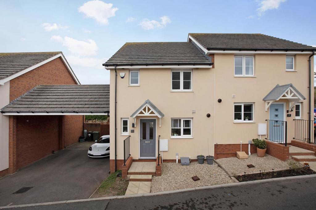 Triumph Place, Teignmouth, TQ14 3 bed semi-detached house - £350,000