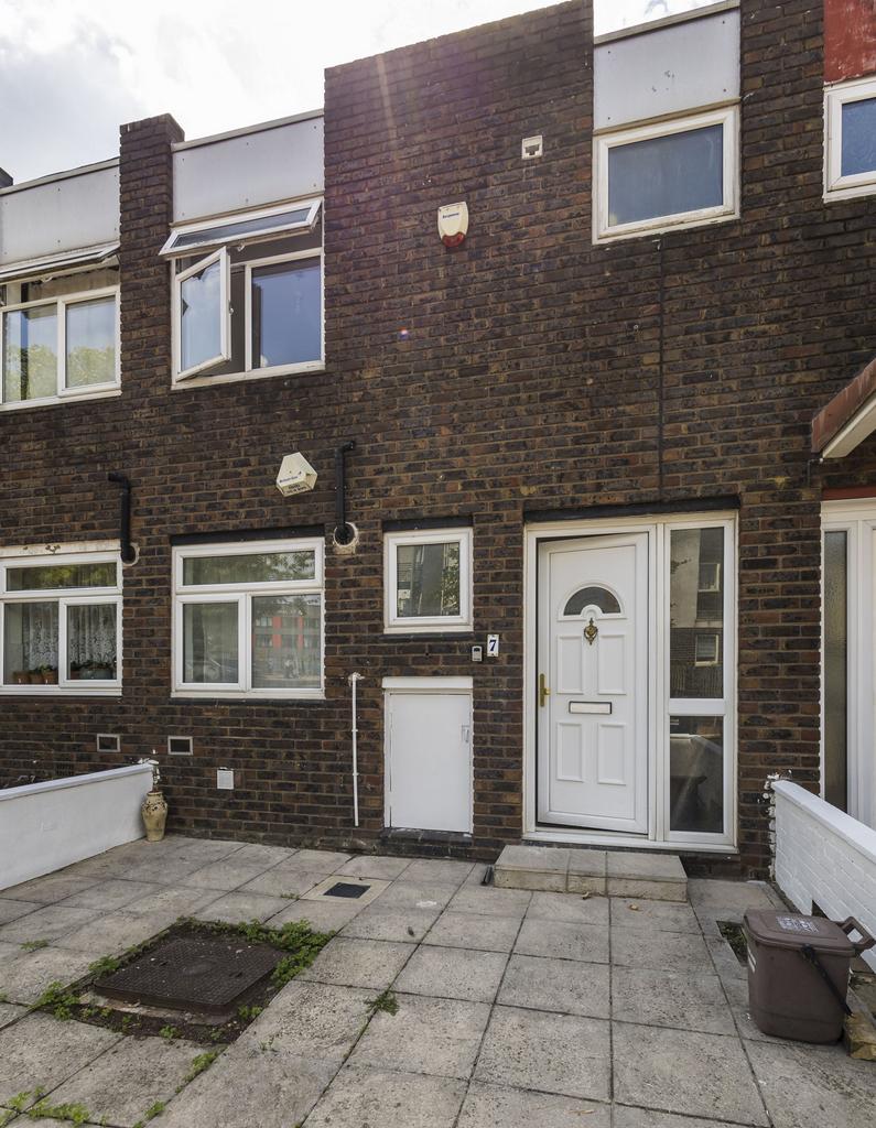 Hampden, Broadhead Strand, NW9 3 bed terraced house - £2,200 pcm (£508 pw)