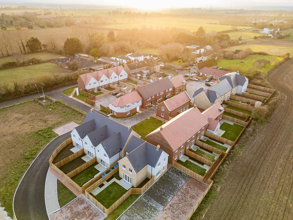 Hoo Farm, Minster, Kent, CT12 4JB 2 bed chalet for sale - £350,000
