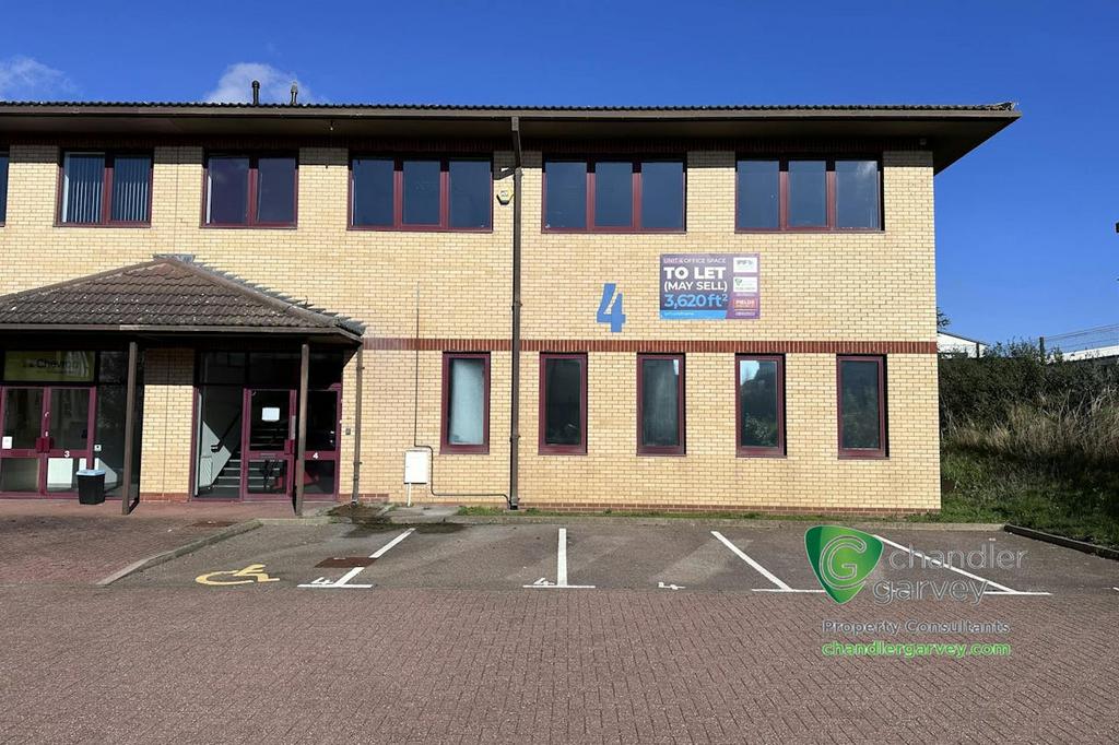 Thame OX9 Office to rent - £4,374 pcm (£1,009 pw)