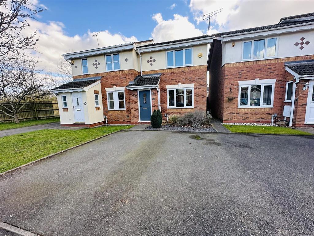 Melfort Close, Nuneaton 2 bed house - £925 pcm (£213 pw)