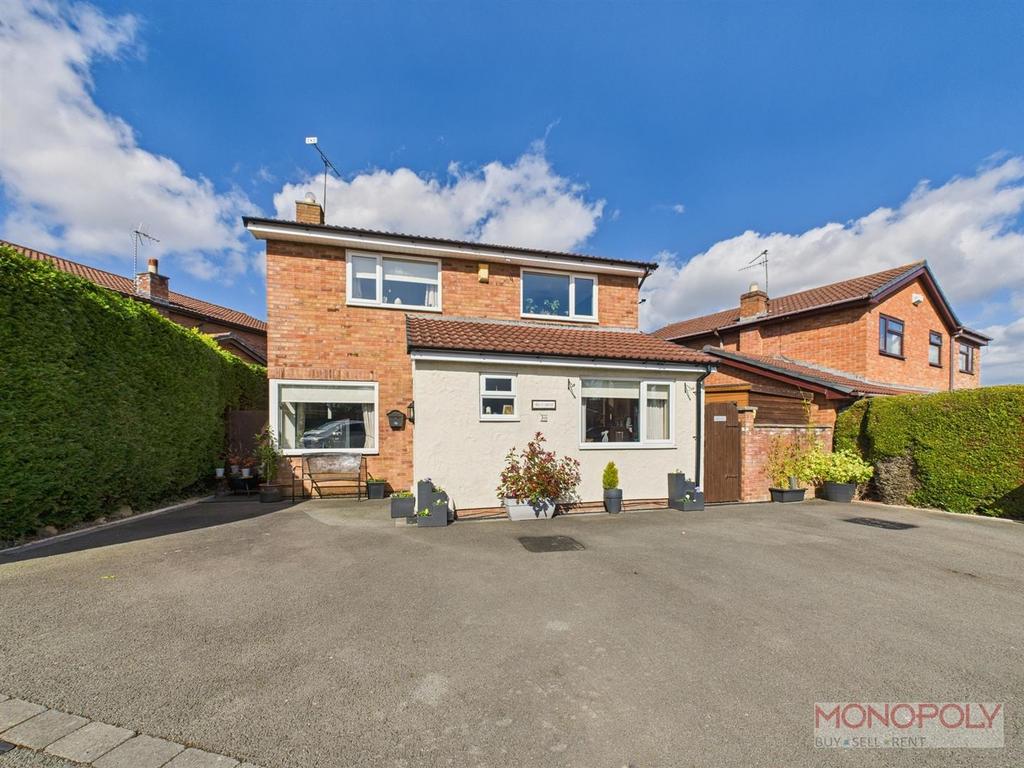 Old Farm Road, Rhostyllen, Wrexham 3 bed detached house - £260,000