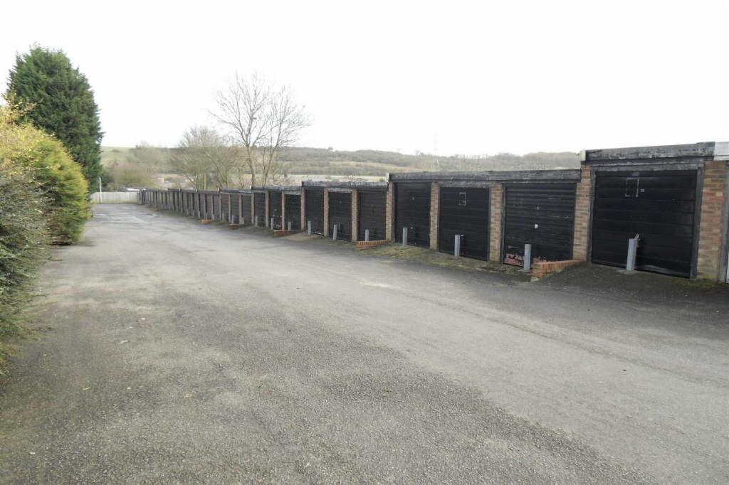Brockwell Place, Dunstable, LU6 3FH Garage to rent - £70 pcm (£16 pw)
