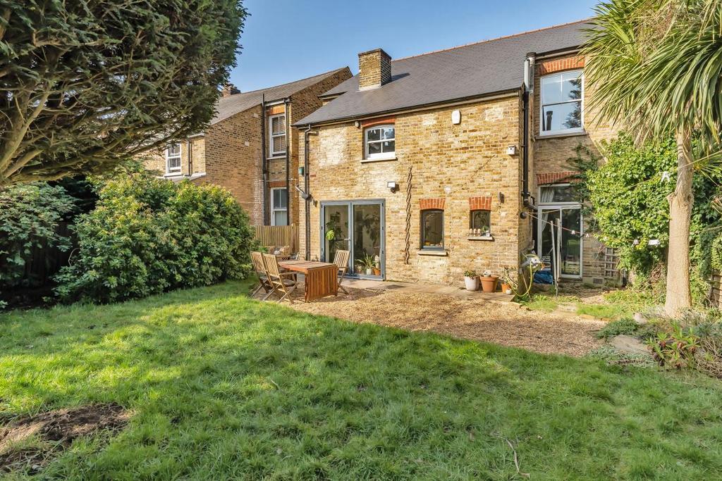 Maple Road, Penge, London, SE20 4 bed semi-detached house - £1,100,000