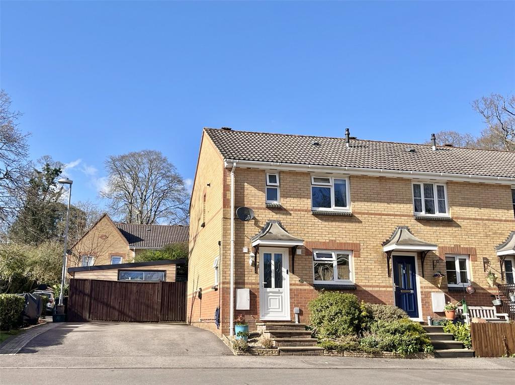 Chiltern Drive, Verwood, BH31 3 bed end of terrace house - £325,000