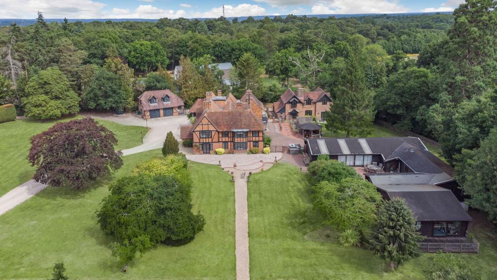Padworth Common, Equestrian - 42 Acres 7 bed detached house - £4,500,000