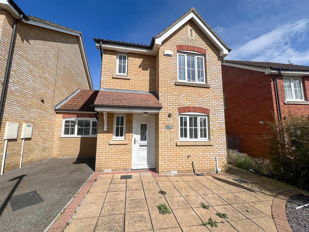 Bullfinch Close, Harwich CO12 4 bed detached house for sale - £285,000