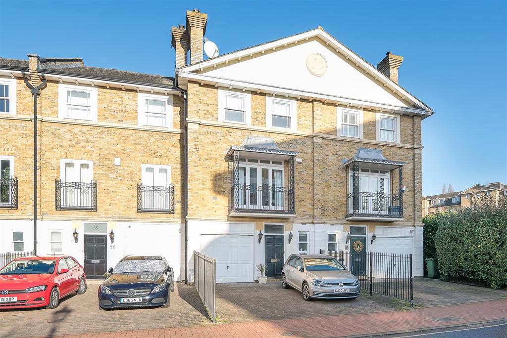 Trinity Church Road, SW13 4 bed townhouse to rent - £5,500 pcm (£1,269 pw)