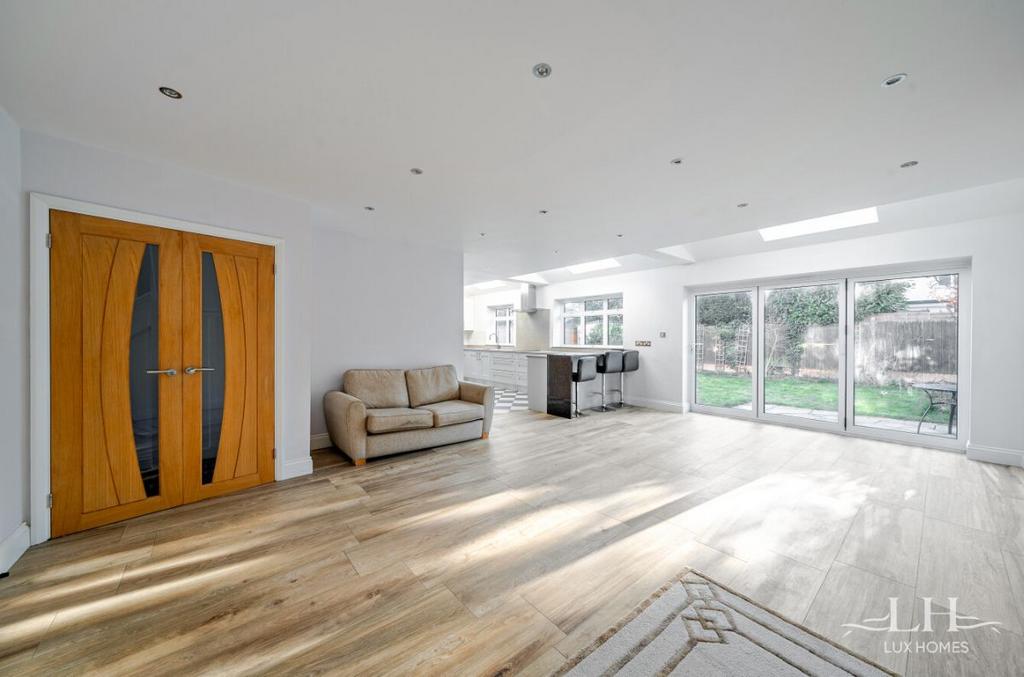 Balgores Square, Gidea Park 4 bed semi-detached house - £875,000