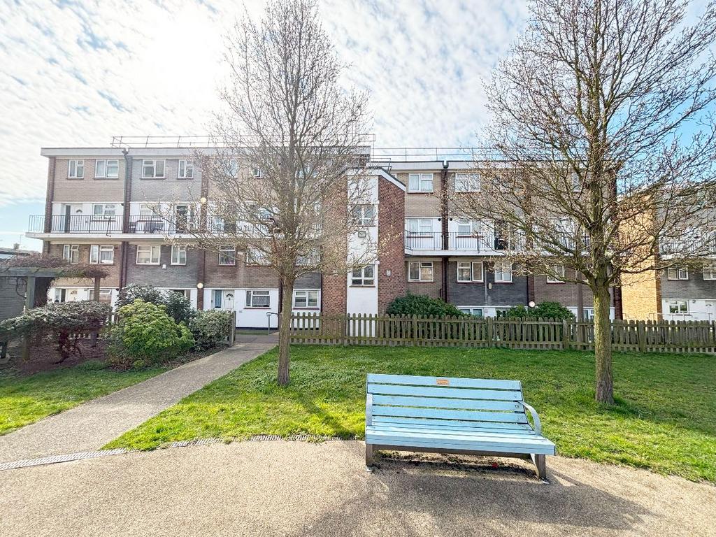 Victor Walk, Hornchurch 2 bed flat - £260,000