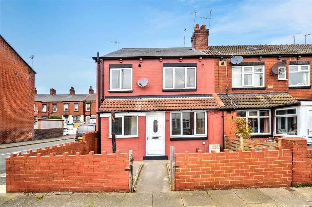 Longroyd Grove, Leeds, West Yorkshire 2 bed terraced house - £105,000