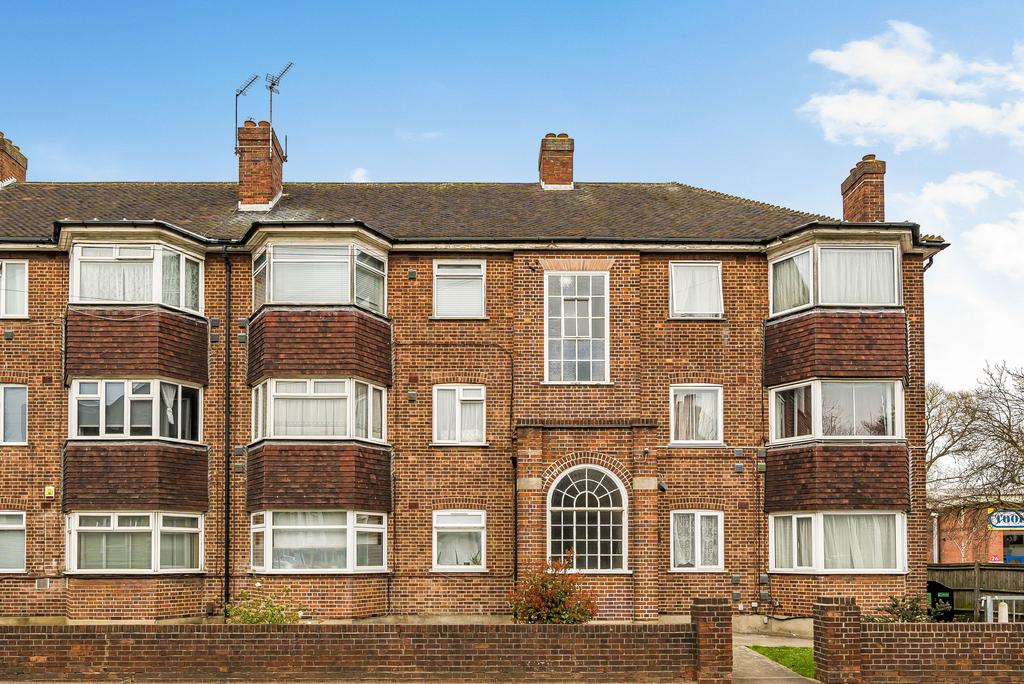 Harrow HA3 2 bed flat - £350,000