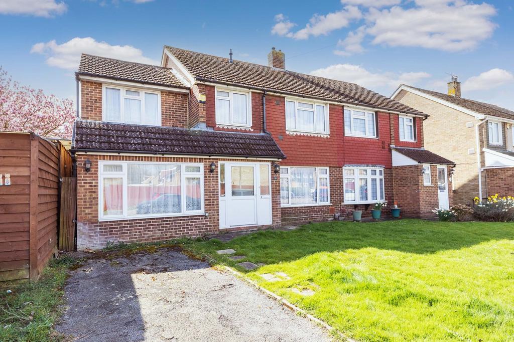 Rodney Way, Slough SL3 5 bed semi-detached house - £650,000