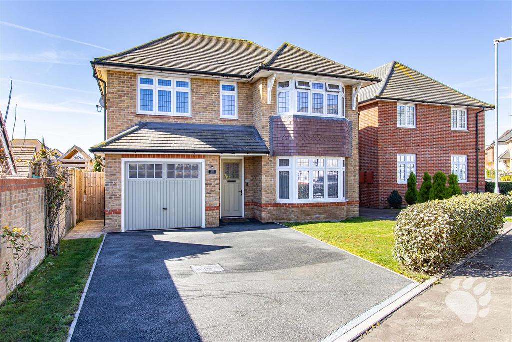 Sellars Way, Basildon SS15 4 bed detached house - £550,000