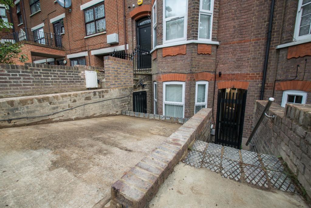 Napier Road, Luton, Bedfordshire, LU1... 1 bed flat - £900 pcm (£208 pw)