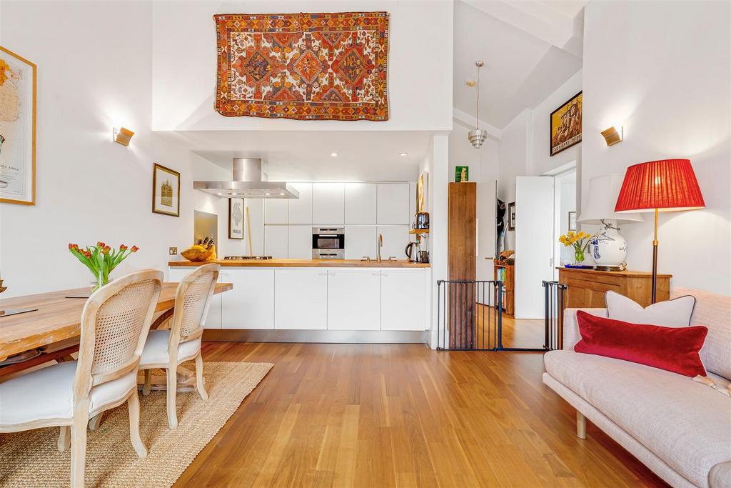 Carlton Drive, Putney 3 bed flat - £850,000