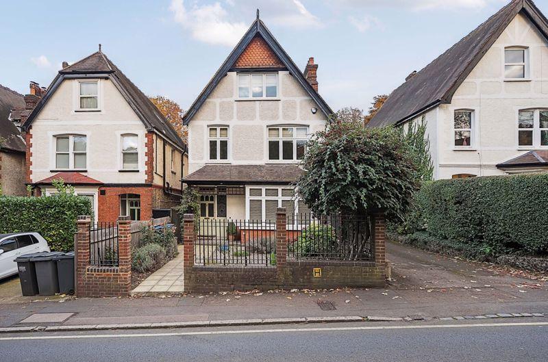 Sanderstead Road, South Croydon 5 bed detached house for sale - £875,000