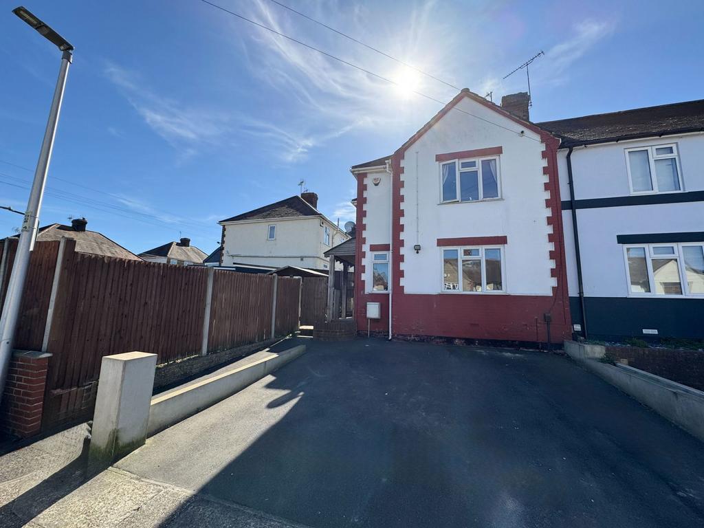 Hawthorn Road, Rochester ME2 3 bed end of terrace house - £290,000