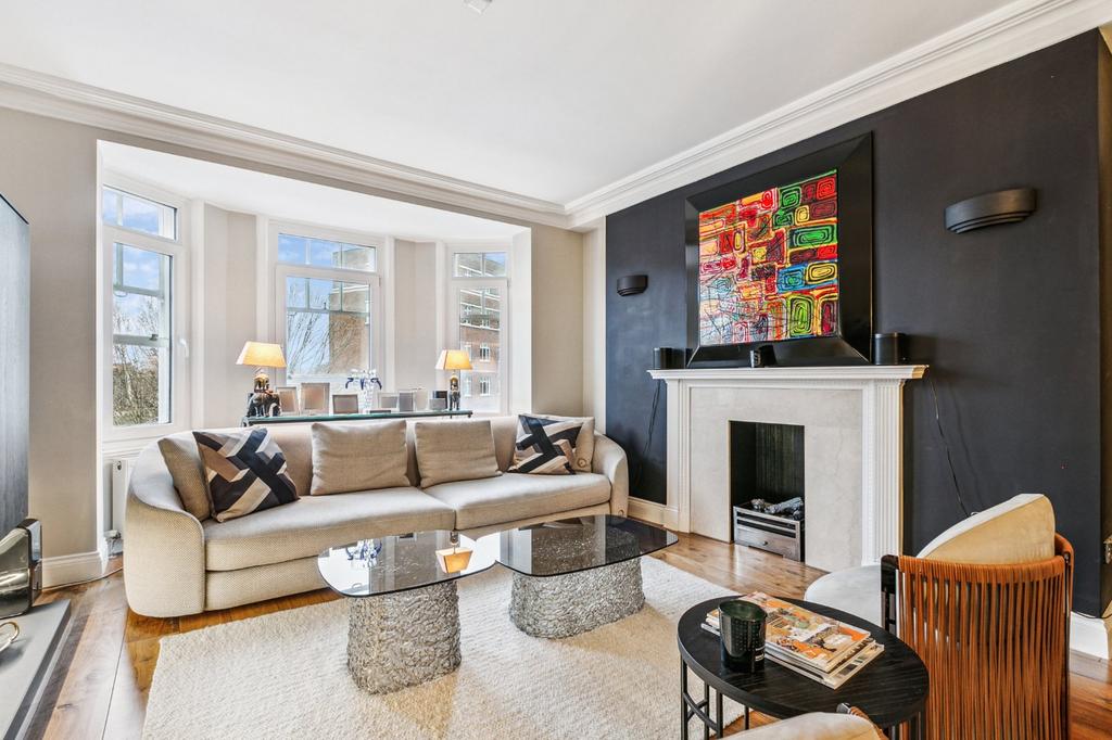 Onslow Square, London, SW7 4 bed flat to rent - £8,600 pcm (£1,985 pw)