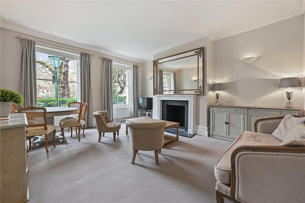Kensington Square, Kensington... 1 bed apartment - £2,708 pcm (£625 pw)