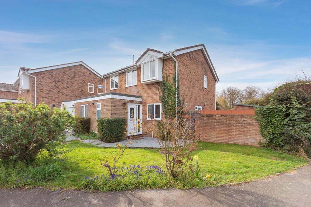 Maidenhead SL6 4 bed detached house - £635,000