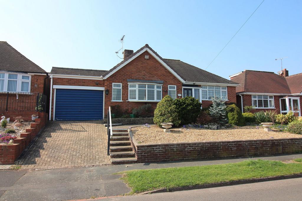 Windmill Grove, Kingswinford DY6 2 bed detached bungalow for sale - £ ...