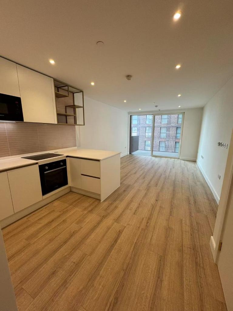 Grand Union, Beresford Ave, Wembley 1 bed apartment - £1,850 pcm (£427 pw)