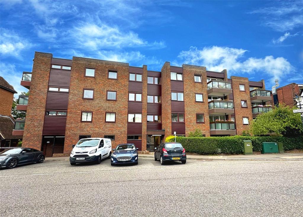 Station Road West, Oxted, Surrey, RH8 2 bed flat - £1,600 pcm (£369 pw)