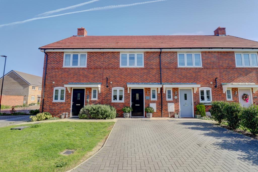 Autumn Drive, Princes Risborough HP27 2 bed terraced house - £350,000